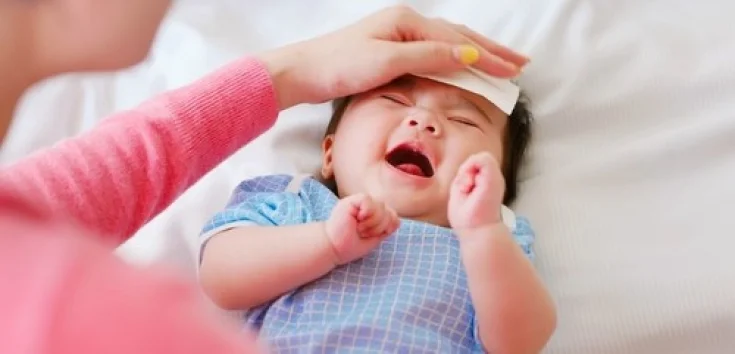 10 Cara Menurunkan Demam pada Bayi Tanpa Obat